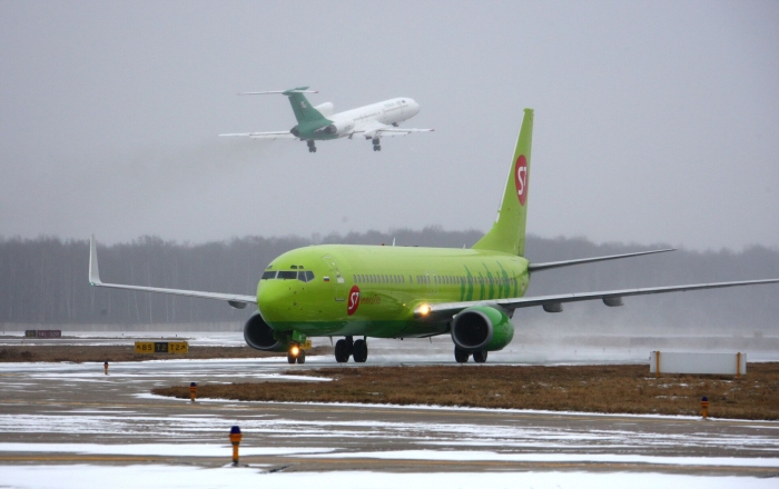 Toshkentdan Olmaotaga uchgan samolyot kuchli girdobli harakat hududiga ...